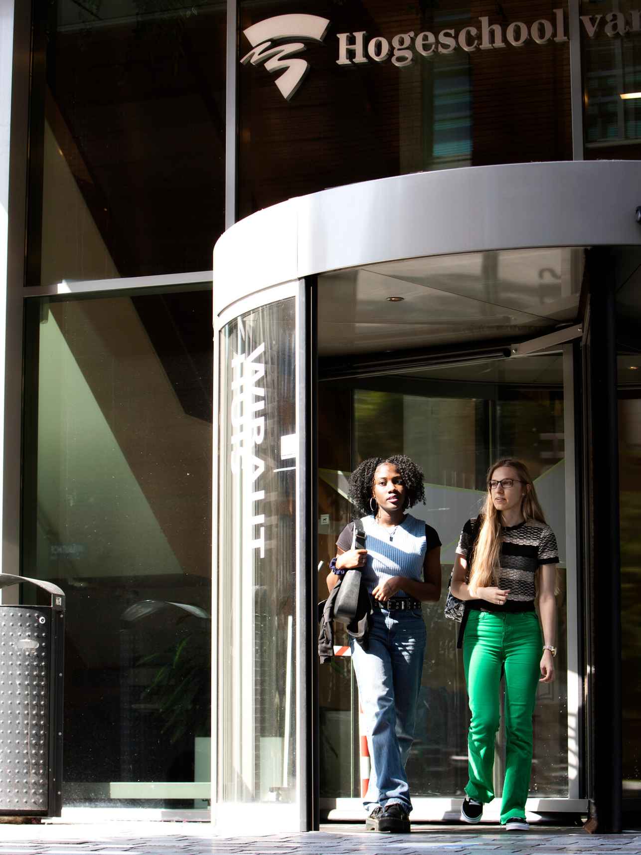 Studeren aan de HvA? Dat is onderwijs op hbo-niveau | HvA